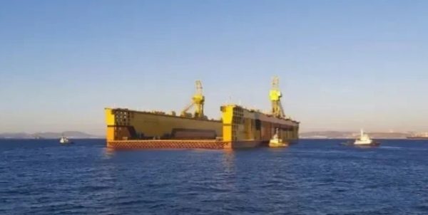 The 100,000-ton floating dock built by China Beihai Shipyard was ...